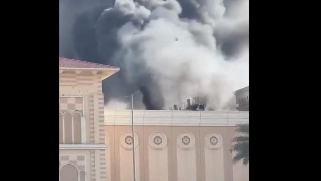 UAE: Firefighters contain fire in shopping mall - News - UAE Times