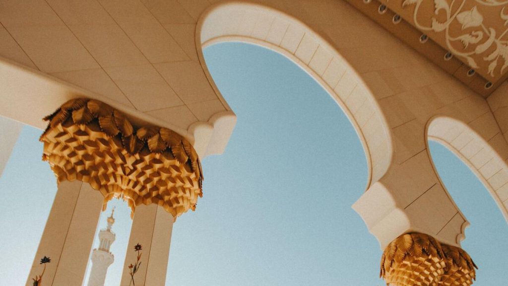Explore the most beautiful mosques in the UAE: where wonder meets ...