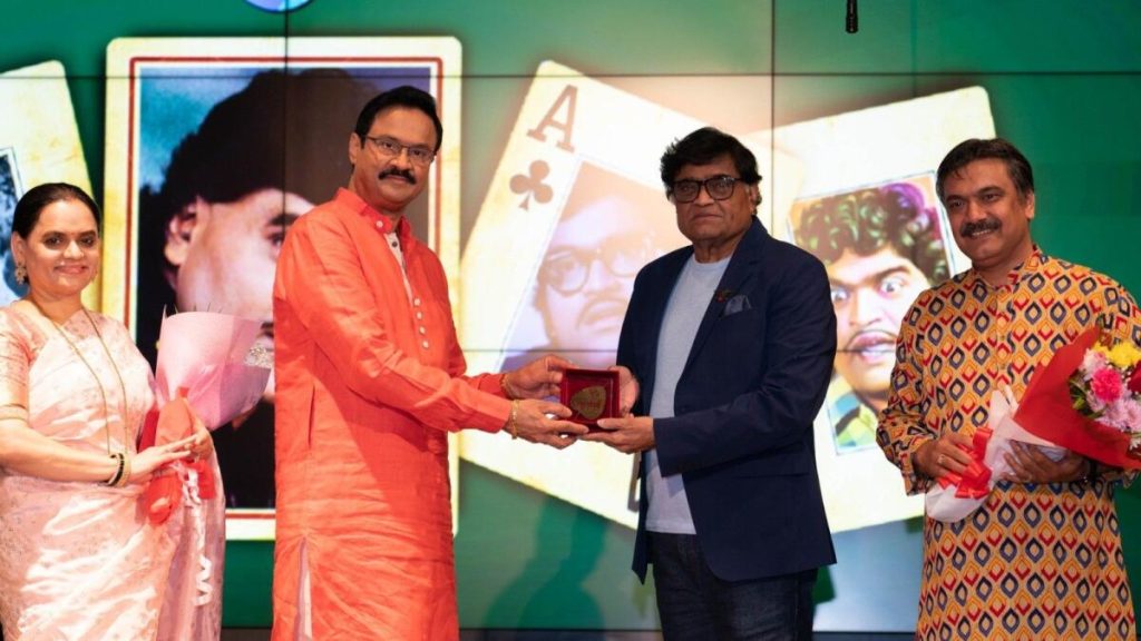 Dhananjay Datar honors veteran Marathi actor Ashok Saraf in Dubai ...